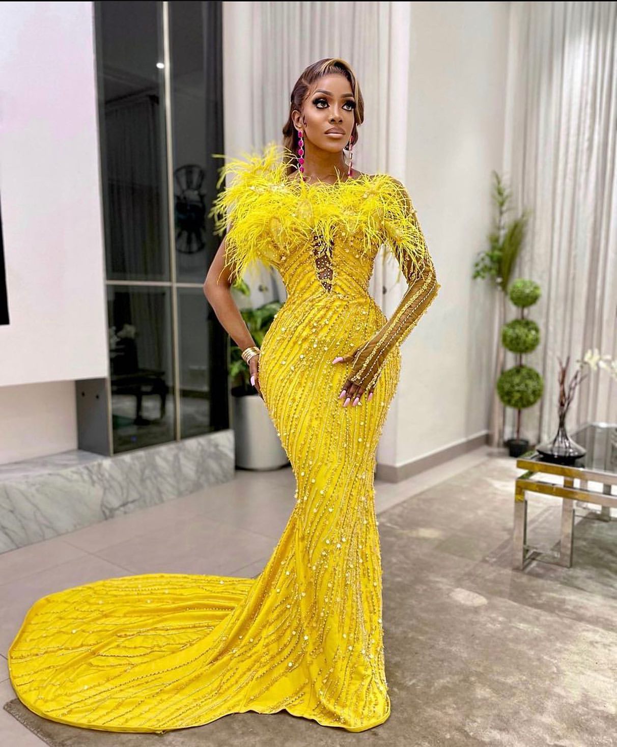 5 Stylish Ways To Wear A Lace Material For Wedding Reception - OD9JASTYLES