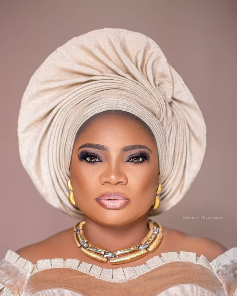 20+ Fascinating Aso-Oke For Fashionable Mothers, Moms, And Wives ...