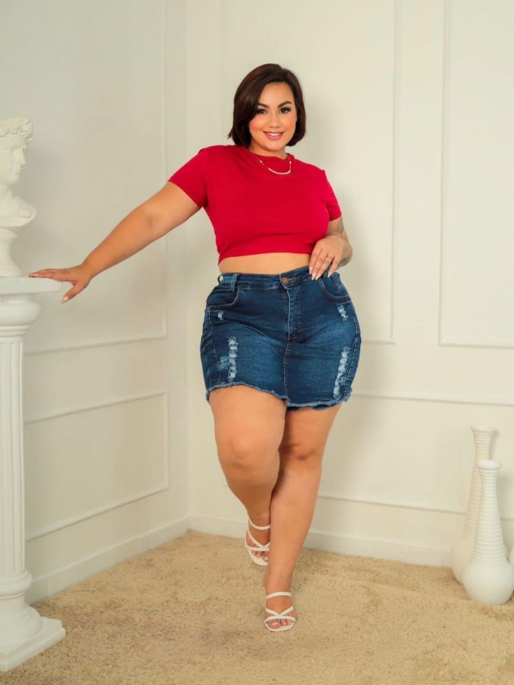 Best Jeans for Curvy Short Women: Styles to Consider for Curvy Short ...
